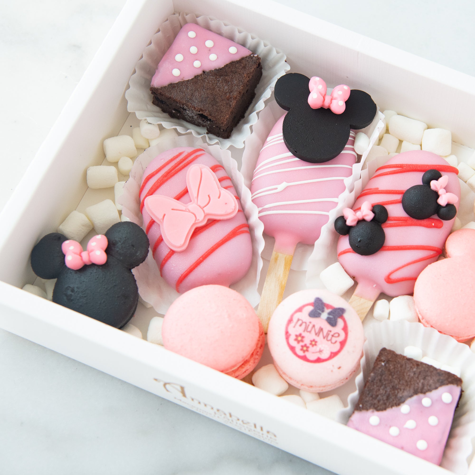 Disney Minnie Mouse Macaron Cakesicles Set | $55.80 Nett