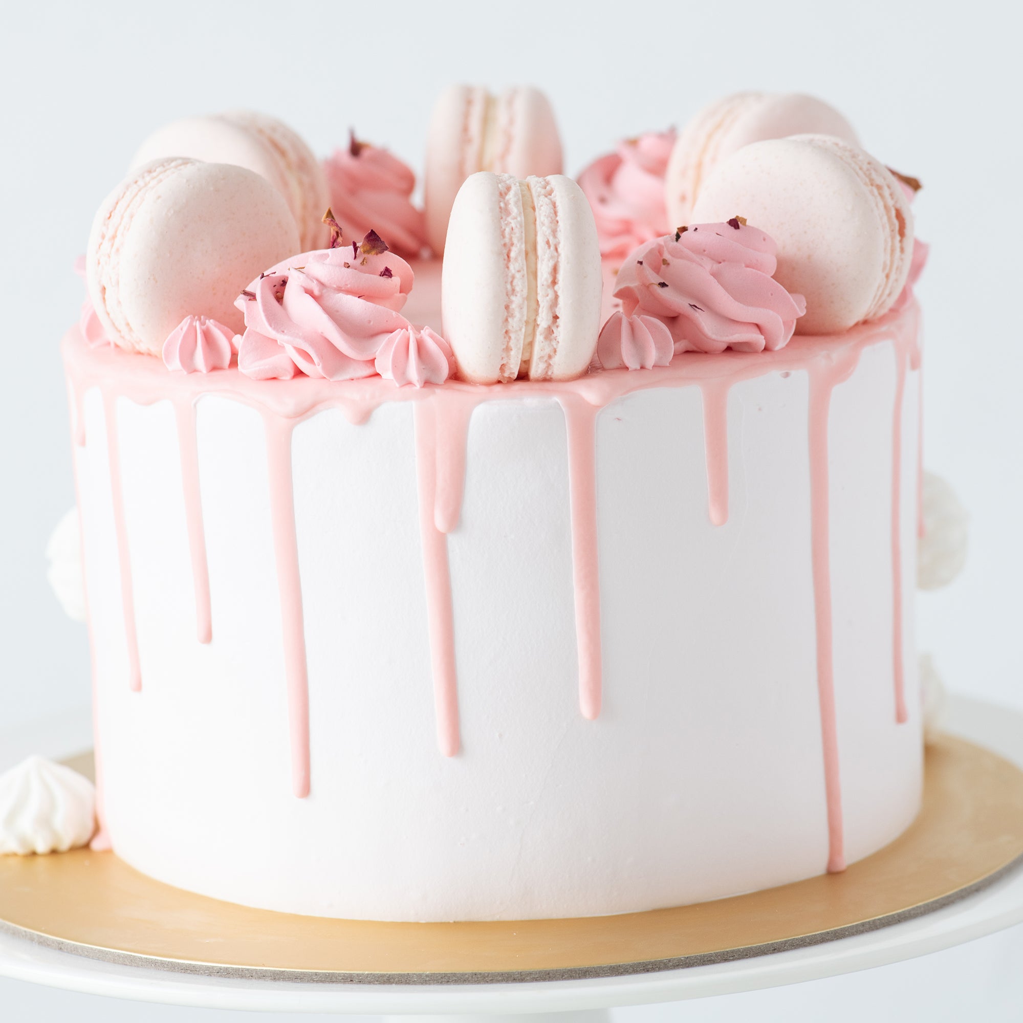 Lychee Rose Cake Upsize (Including 6 pcs macarons)| $65.80 nett only